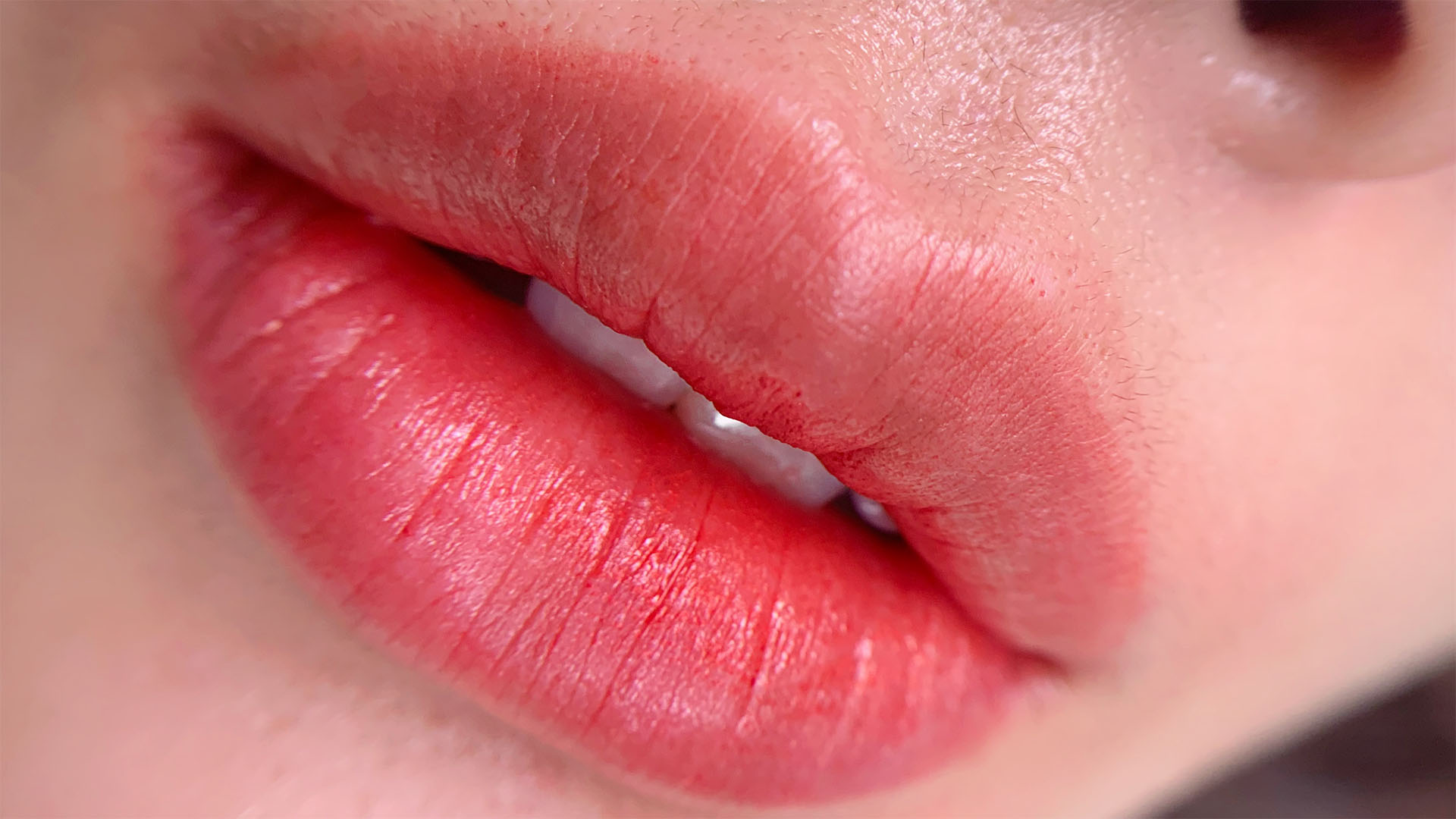 บริการสักปากด้วยเทคนิคการฝังสีปาก Nano Angel Lips - Top Eyebrows